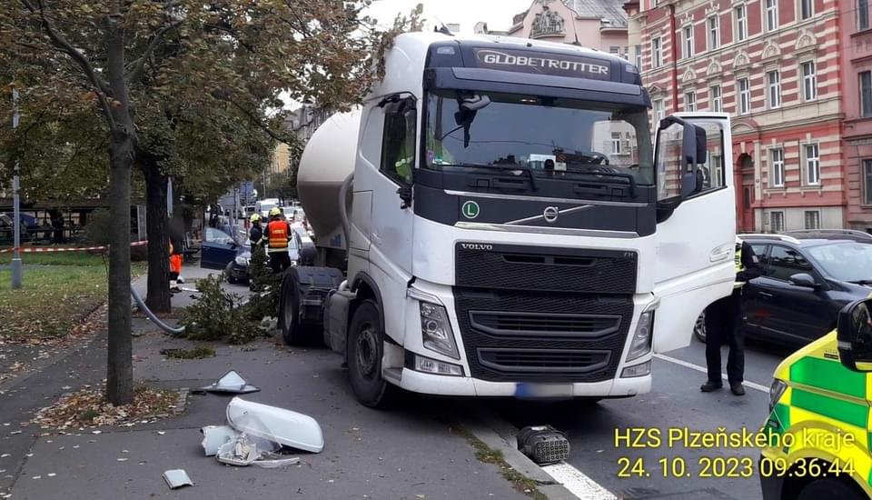 Vážná nehoda na Chodském náměstí v Plzni - aktualizováno | Krimi Plzeň